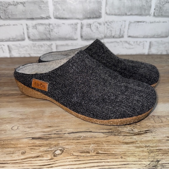 Taos Footwear | Shoes | Taos Woolery Blackgray Wool Clogs Womens Sz 4 ...